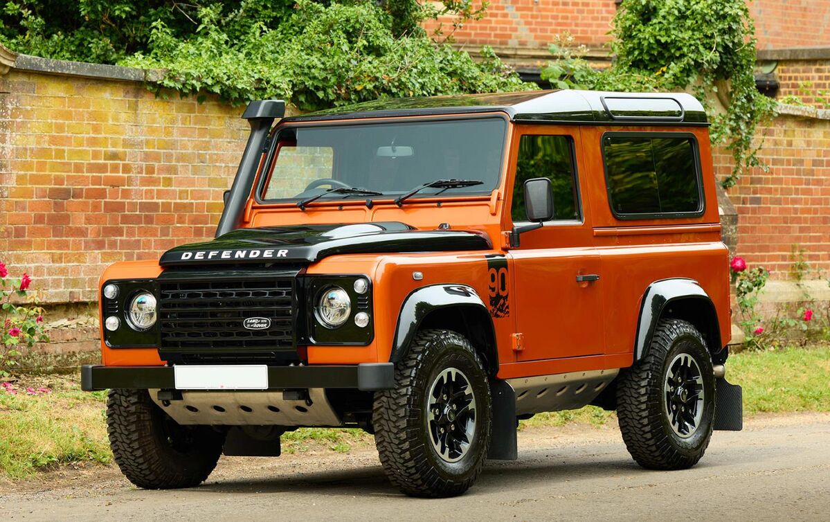 Lot 25 - 2016 Land Rover Defender / barchetta / MediaCenter.PLUS